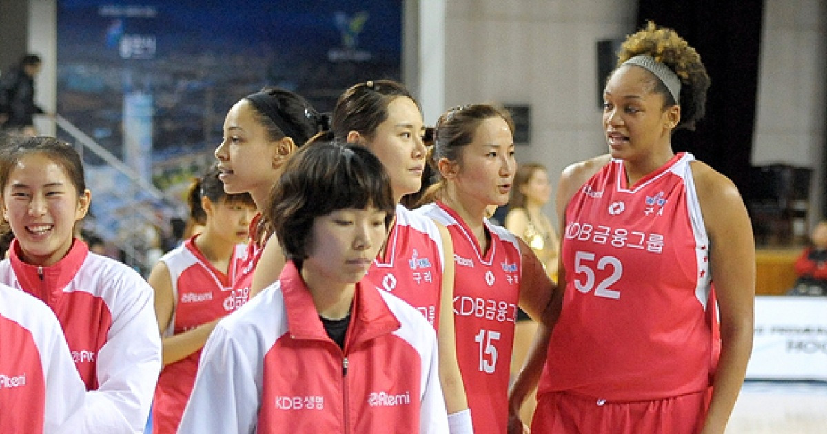 [WKBL] 신정자, '켈리 오늘 수비 좋앗어'