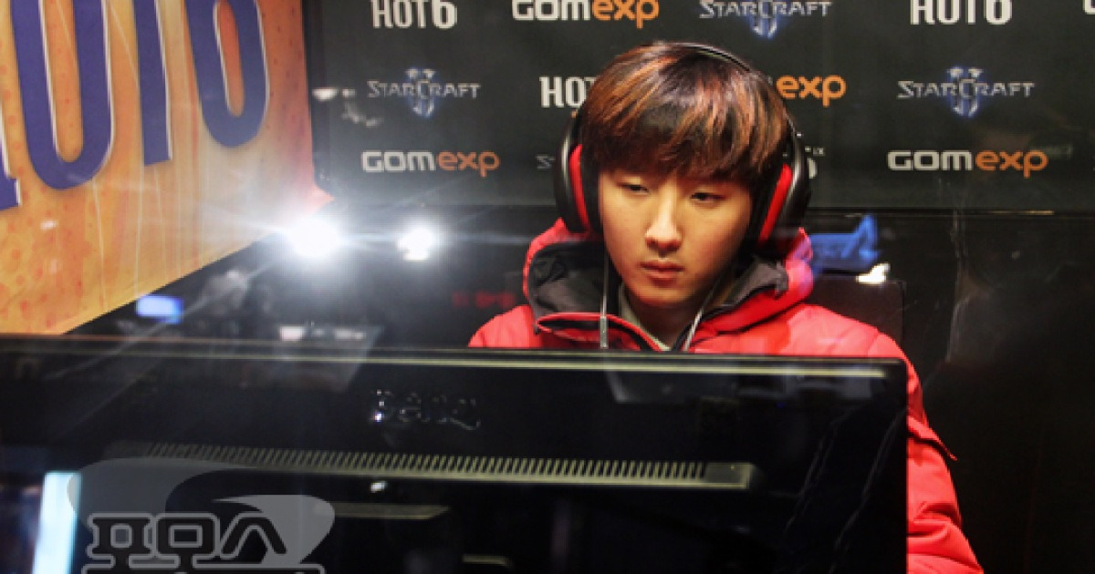 [WCS GSL]깜짝 예언자 박현우, 프로토스의 장점 살려 승리(2경기)