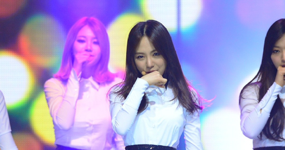 [TD포토] AOA 민아 '가녀린 각선미'