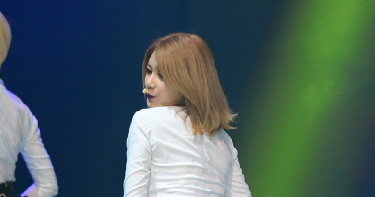 [TD포토] AOA 유나 '남심 자극하는 아찔한 뒤태'