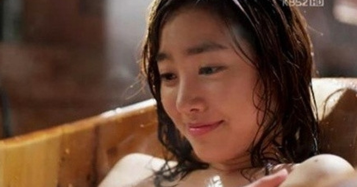 진세연, '닥터 이방인' 겹치기 출연 논란에 과거 목욕신 화제.. '파격 노출'