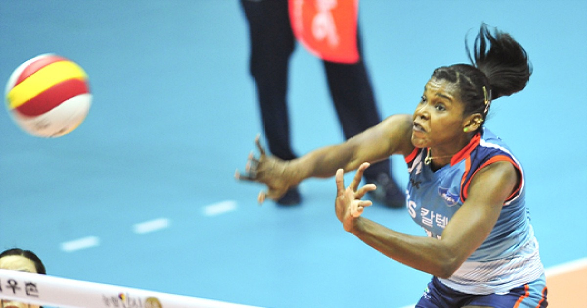 베띠 앞세운 GS칼텍스, KGC인삼공사 잡고 PO 기선제압