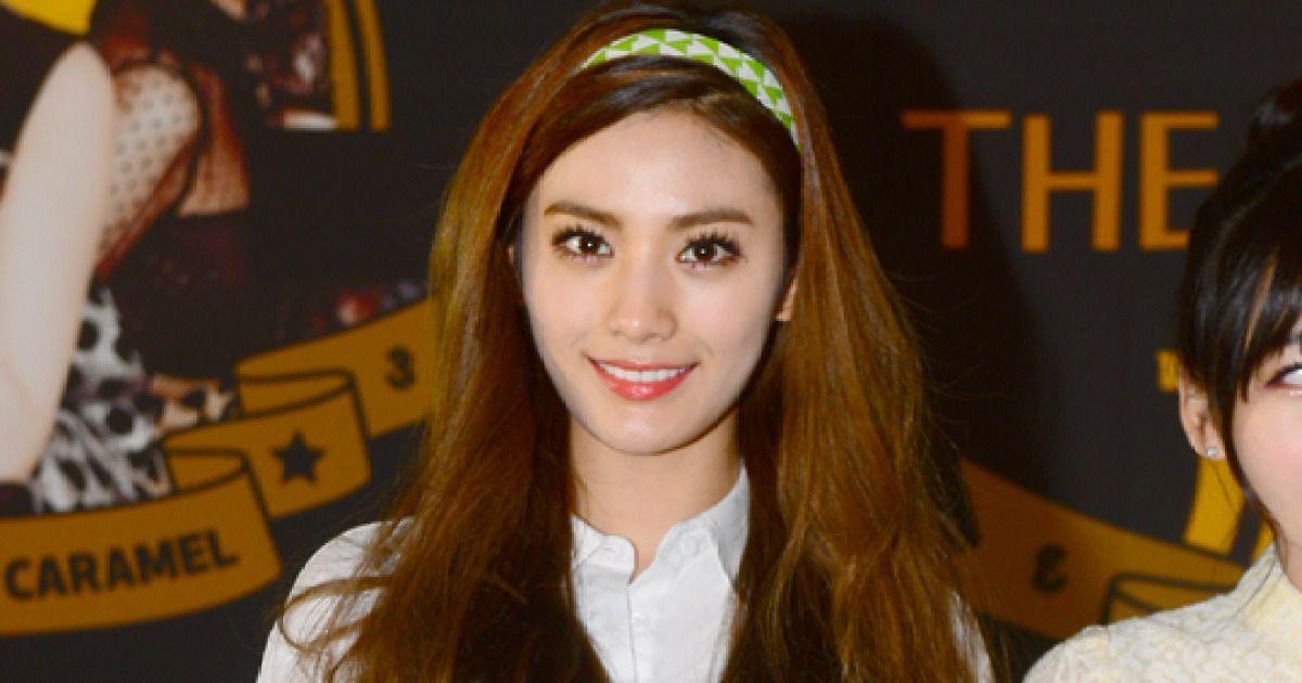 [TD포토] 오렌지캬라멜 나나 '화이트 셔츠로 청순하게'