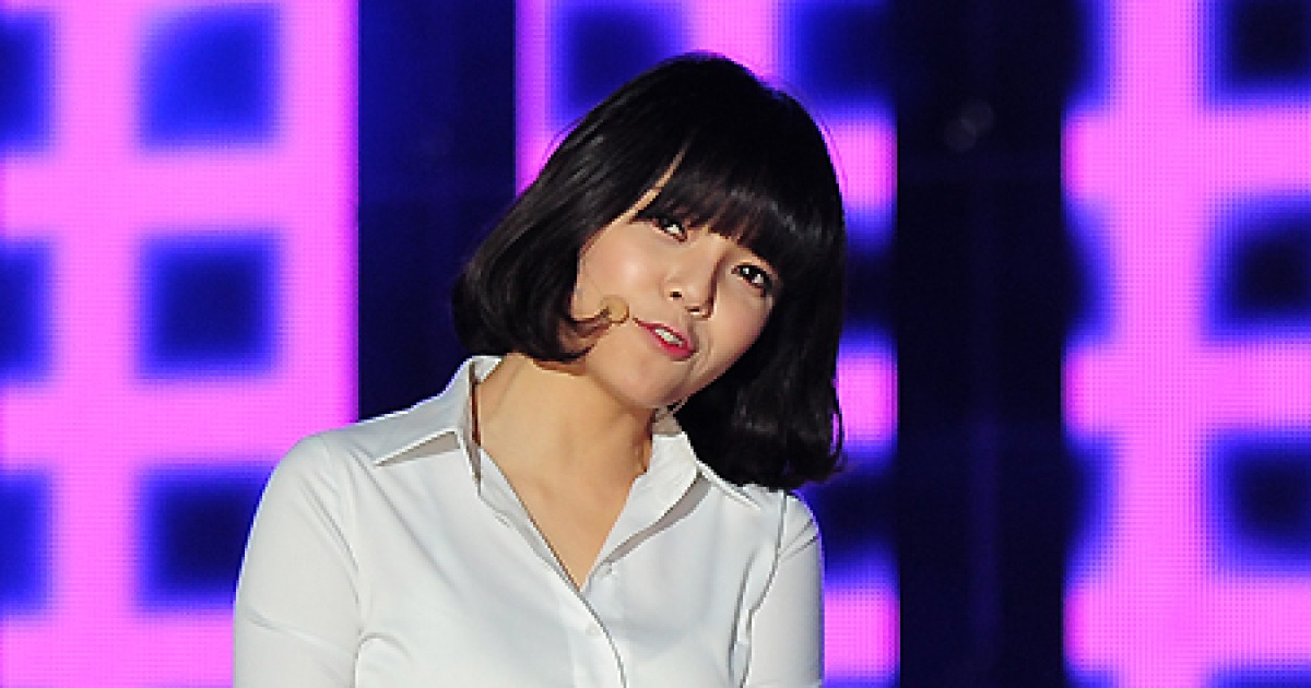 [MD포토] AOA 지민 '짧은치마 입고 매끈한 각선미 공개'