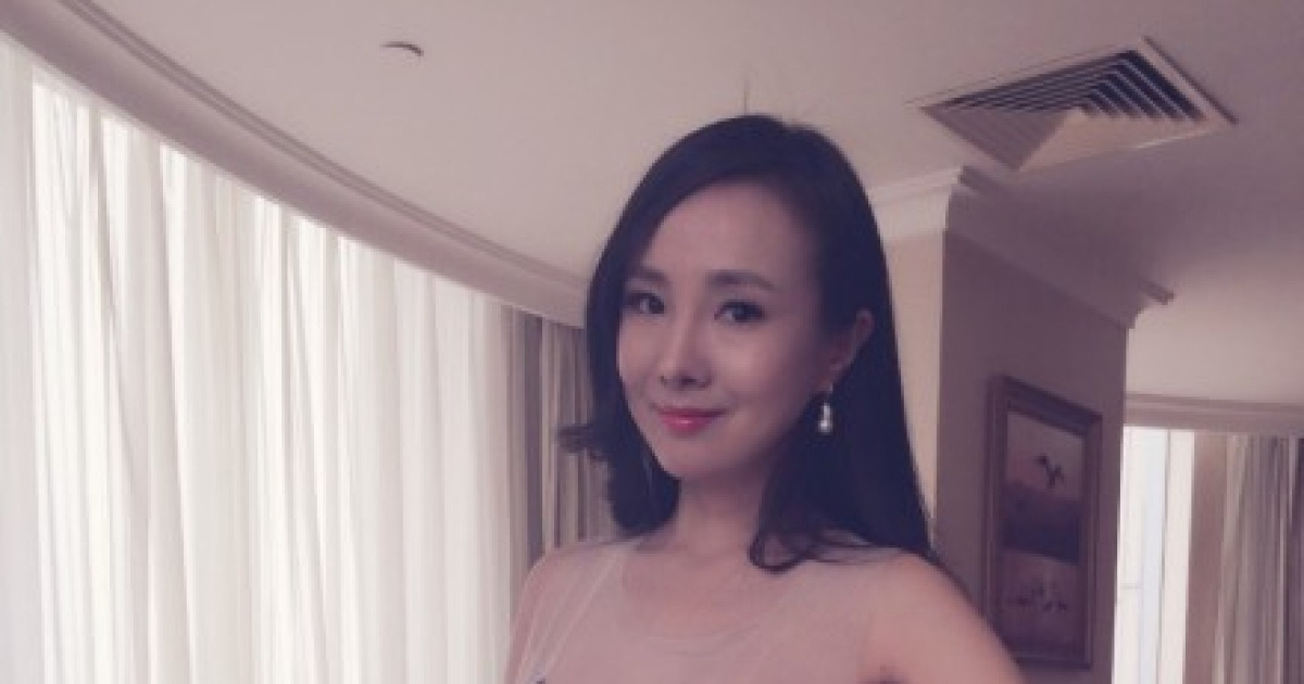 노출여왕 간루루 주요부위만 가린 채 당당한 포즈