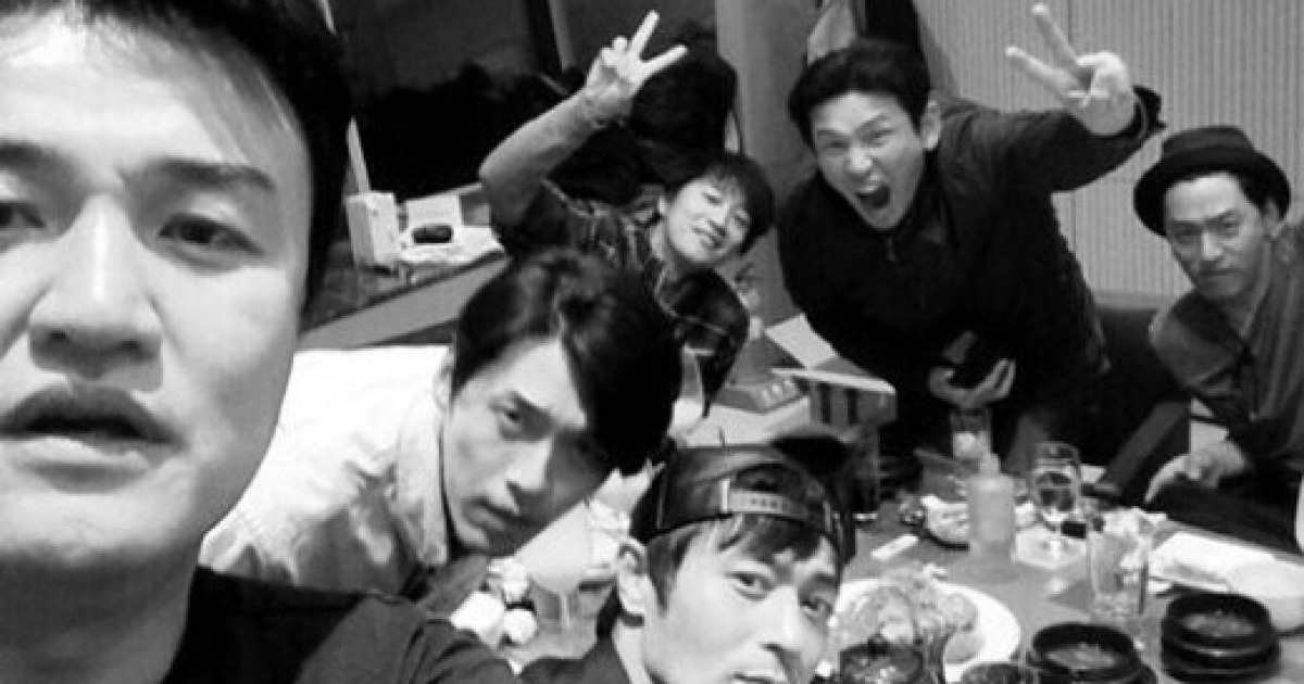 장동건 현빈 포착, 톱배우들의 단체셀카 '합석하고 싶은 술자리'