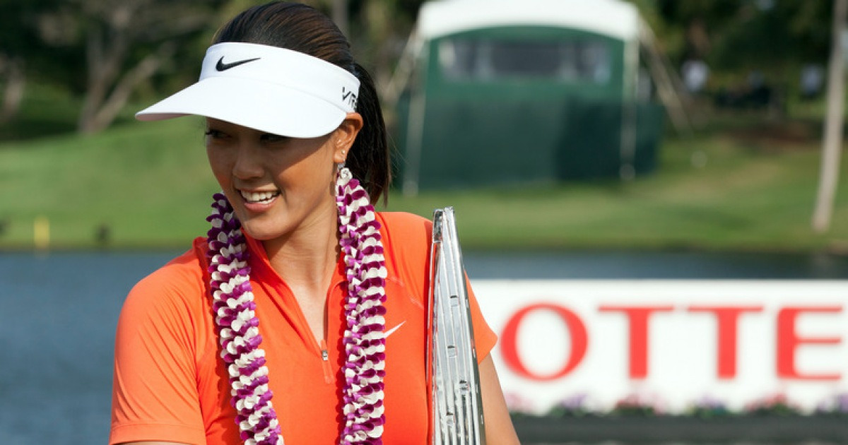 [포토] 우승트로피와 미쉘 위 - 2014 LPGA 롯데 챔피언십 마지막 라운드 (10)