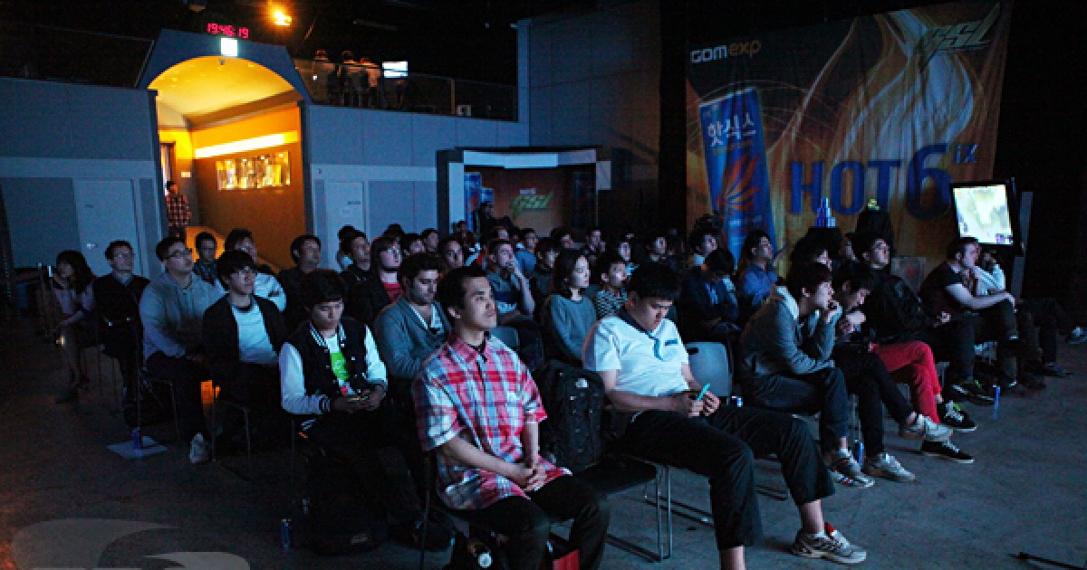 [포토]GSL을 관람하기 위해 곰exp스튜디오를 찾은 관중들