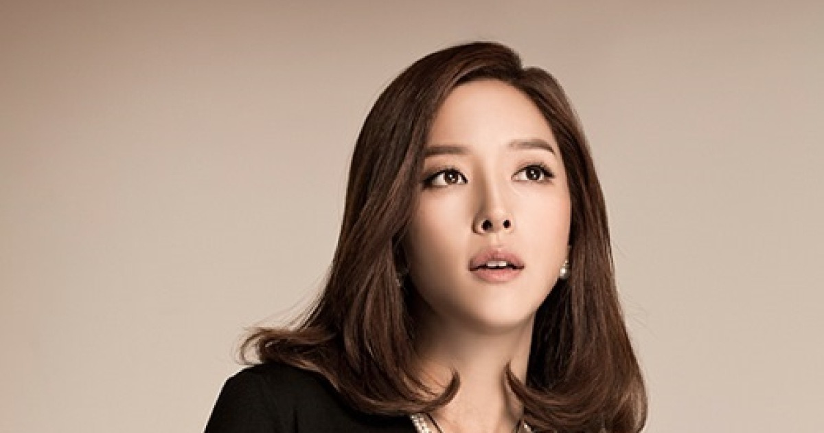 [bnt화보] 왕빛나 "남편이 연기로는 전혀 터치하지 않아"