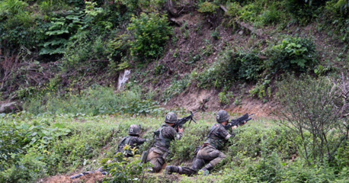 "총기난사 임 병장, 동해안 인근서 10여발 총격전 장교 1명 부상..임 병장이 먼저 총격"