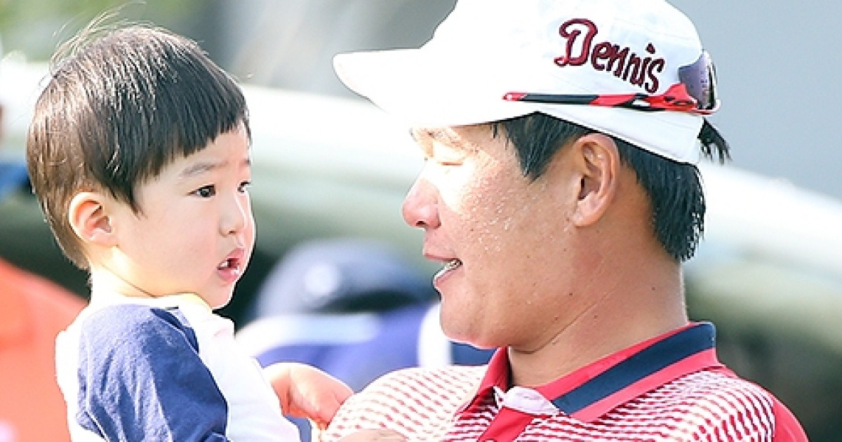 [포토] 아들 바보 주흥철, '송현아 아빠 우승 먹었어'