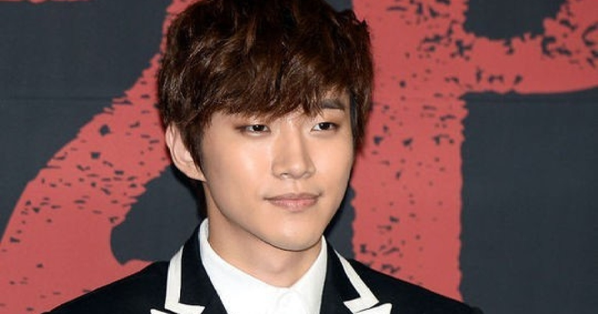 2PM's Junho tops Oricon charts with new EP 'Feel'