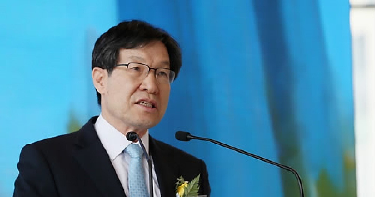 축사하는 권오준 회장