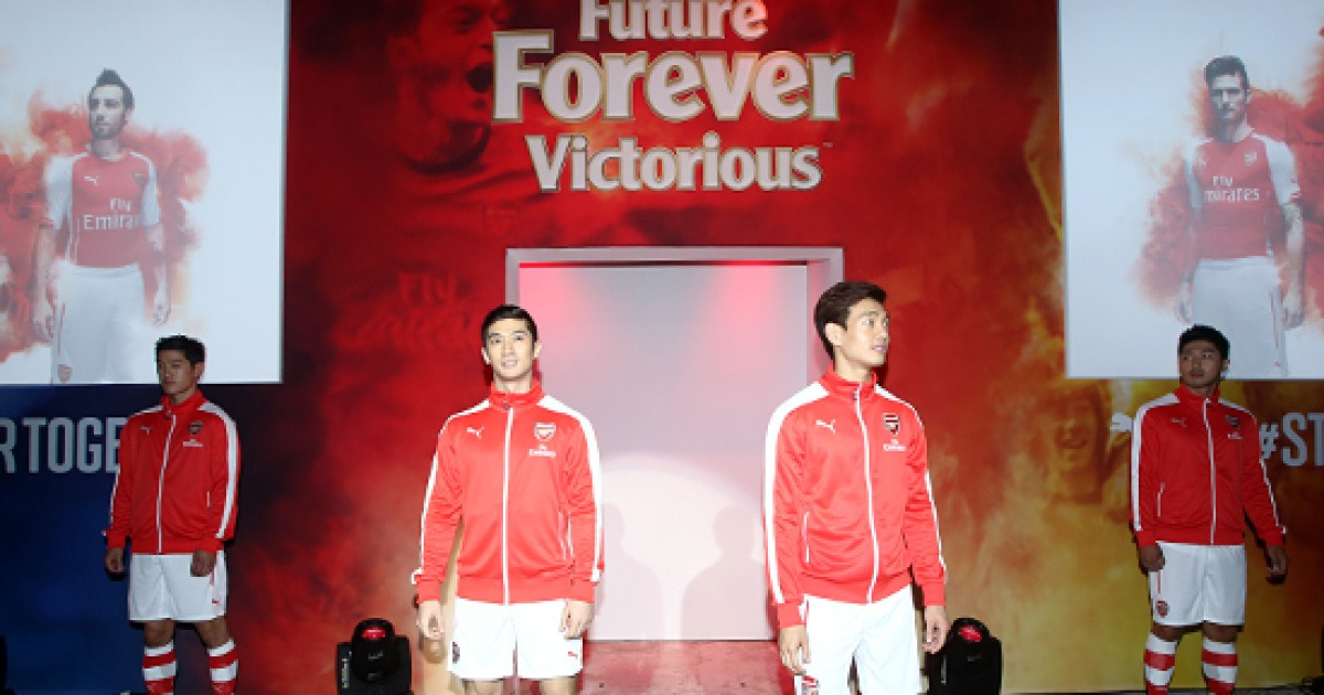 [b11포토] 한국에 첫선을 보이는 아스날 유니폼.