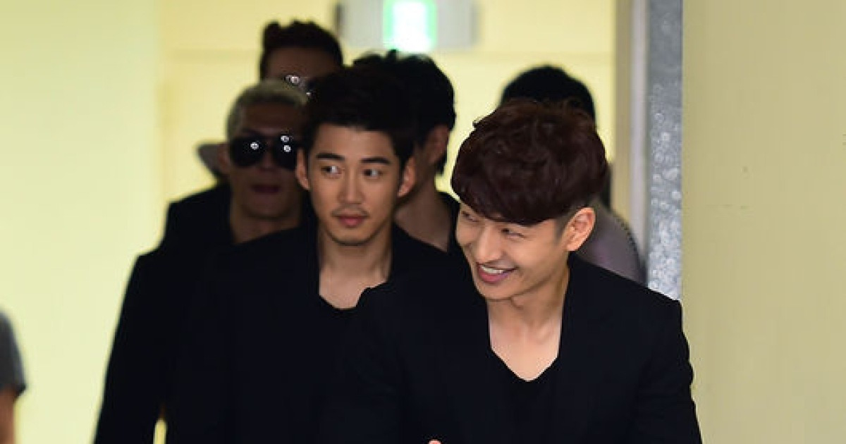 [사진]손호영 뒤를 따르는 god 멤버들