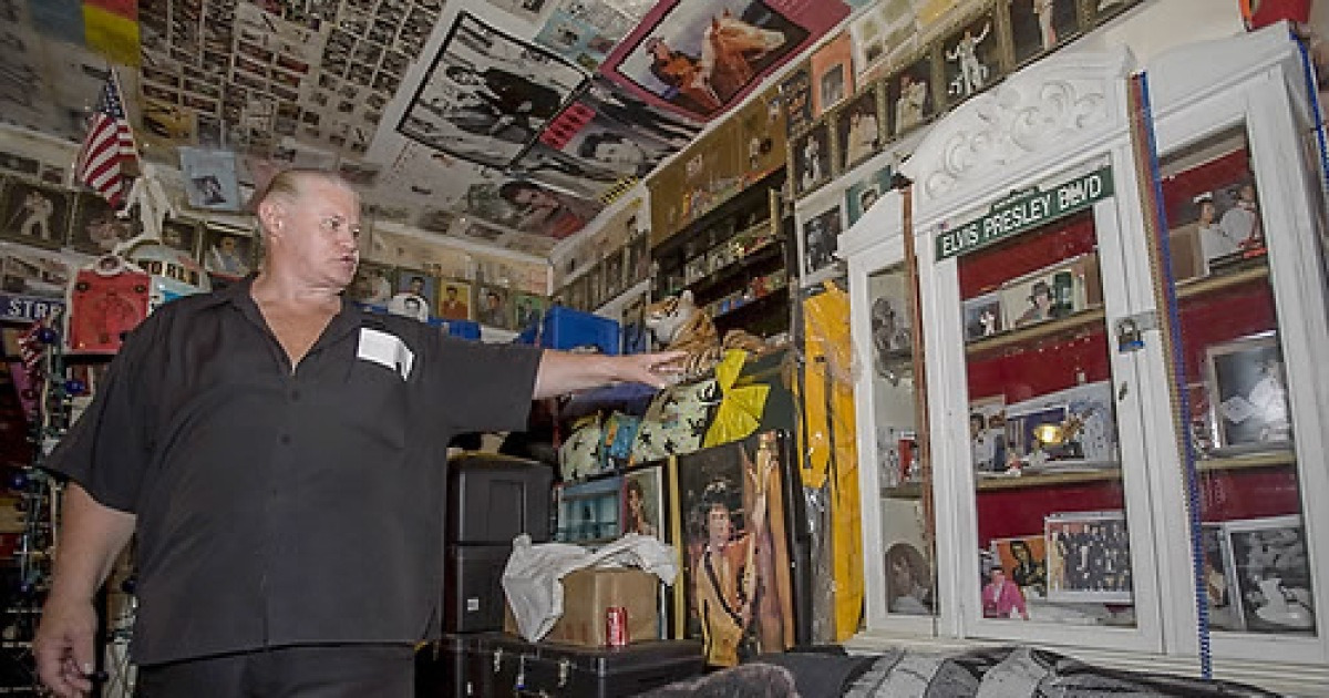 FILES USA ELVIS COLLECTOR FOUND DEAD