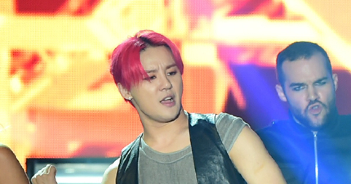 [MD포토] JYJ 김준수 '쩍벌춤으로 여심 유혹'