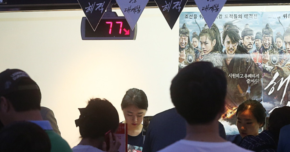 [Newsmaker] Yi Sun-sin sensation takes hold in cinemas