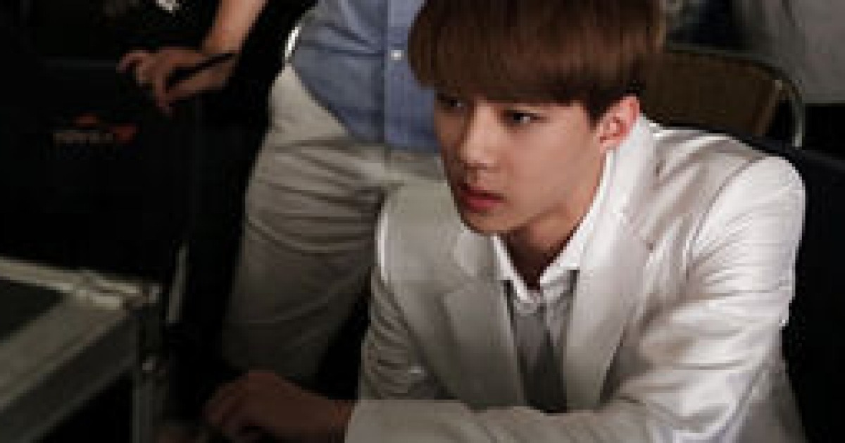 '902014' 엑소 "선배들 곡으로 만드는 뮤비, 최선 다해 연기"