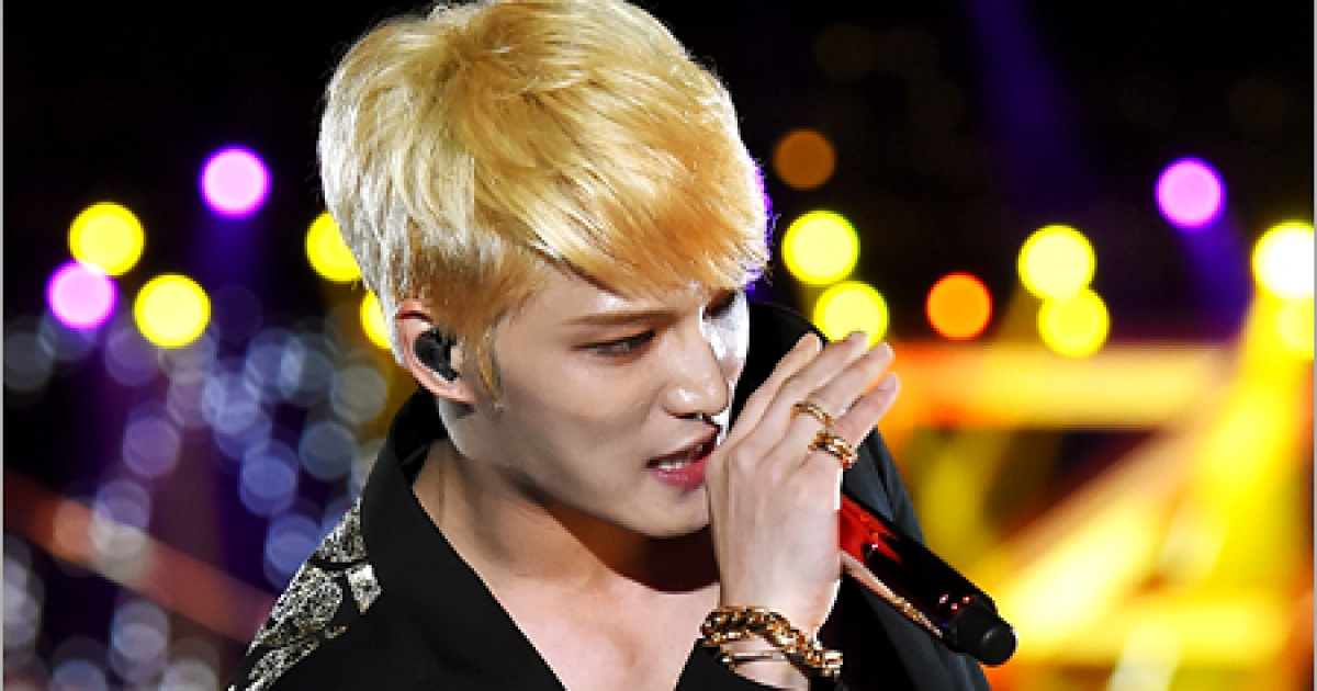 [MD포토] JYJ 재중 '마이크 잡은 손조차 멋지네'