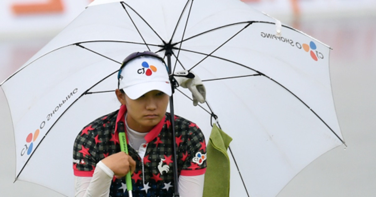 [포토엔]생각에 빠진 미녀 골퍼 김민선5 (KLPGA 넵스)