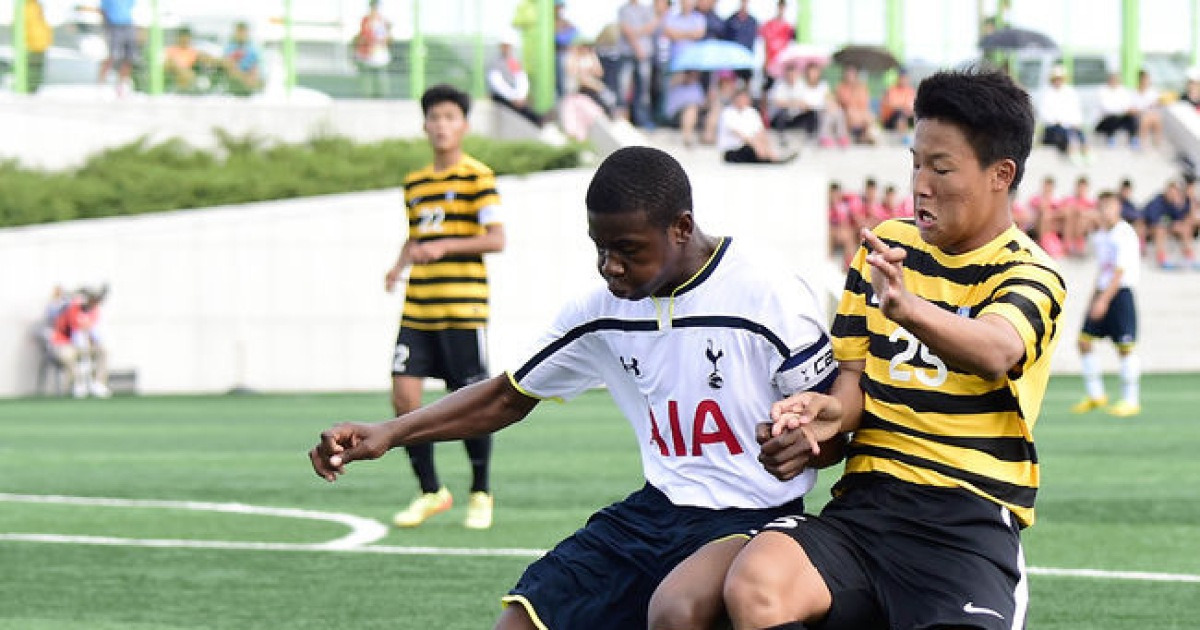 [사진]U-15 경북 이은호,'치열한 볼 경합'