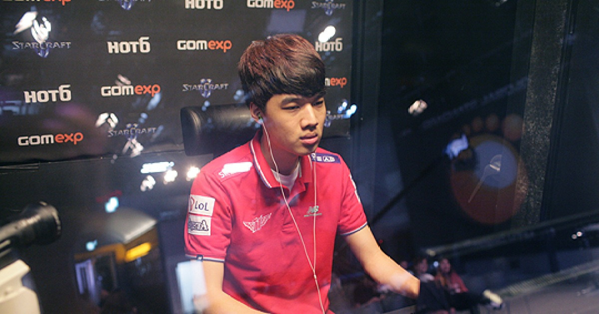 [WCS GSL]SK텔레콤 정윤종, 빈틈 없는 운영으로 김정우 격파(1경기)