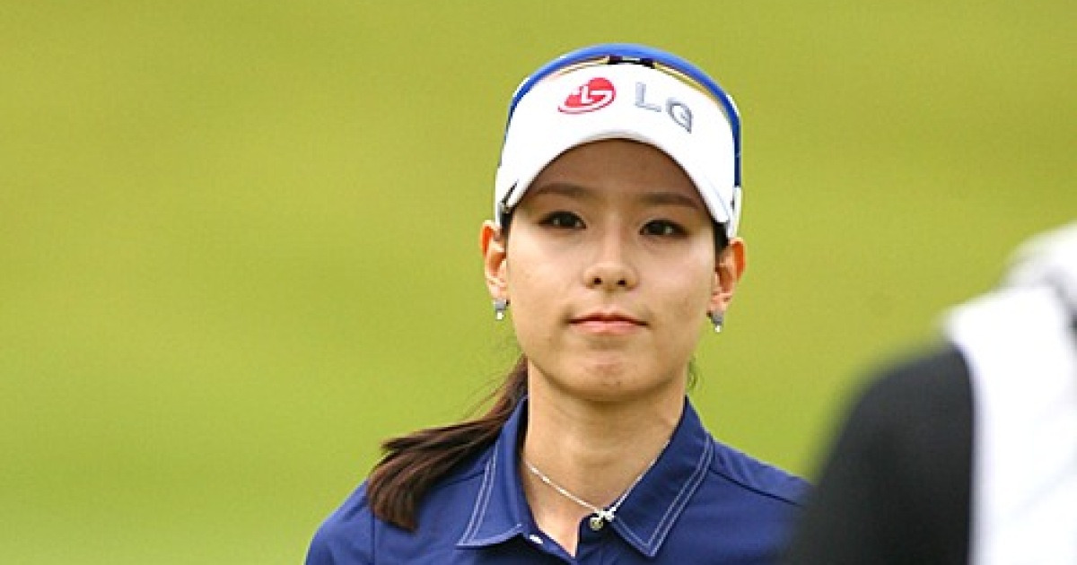 [KLPGA]'미녀 골퍼' 김자영, YTN·볼빅 오픈 1R 공동 선두