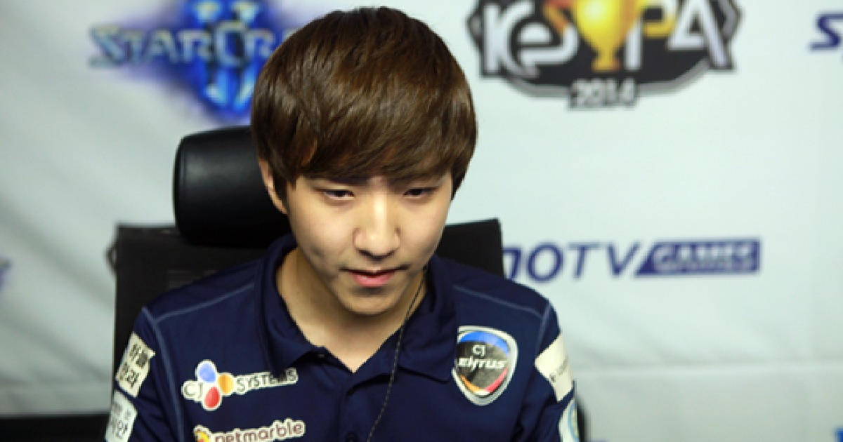 [KeSPA컵]CJ 김준호, 점멸 추적자 러시로 1:0 기선 제압(1세트)