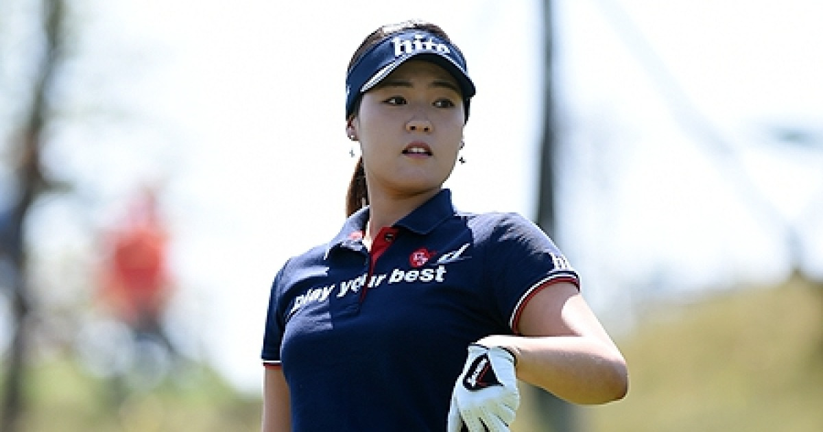 [메트라이프·한국경제 KLPGA 챔피언십] 전인지, '치마 입고 깜찍 패션 완성~'