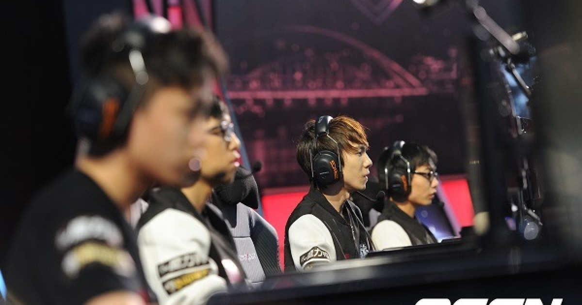 EDG, 와일드카드 다크패시지 꺾고 롤드컵 첫 승 신고