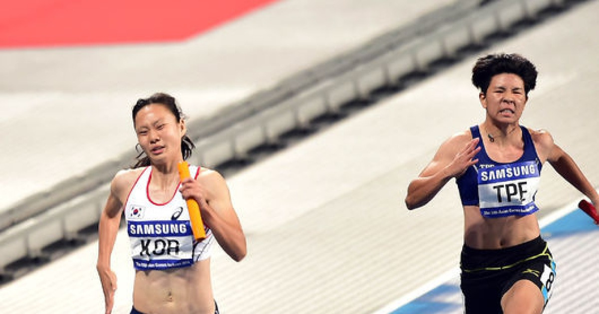 [사진]한국신기록을 세우는 여자 400m 계주팀 김민지