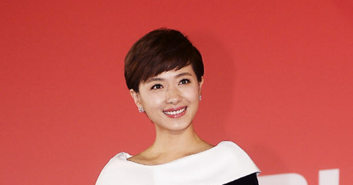 [SK포토][19th BIFF] '군중낙원' 포즈 취하는 완치안