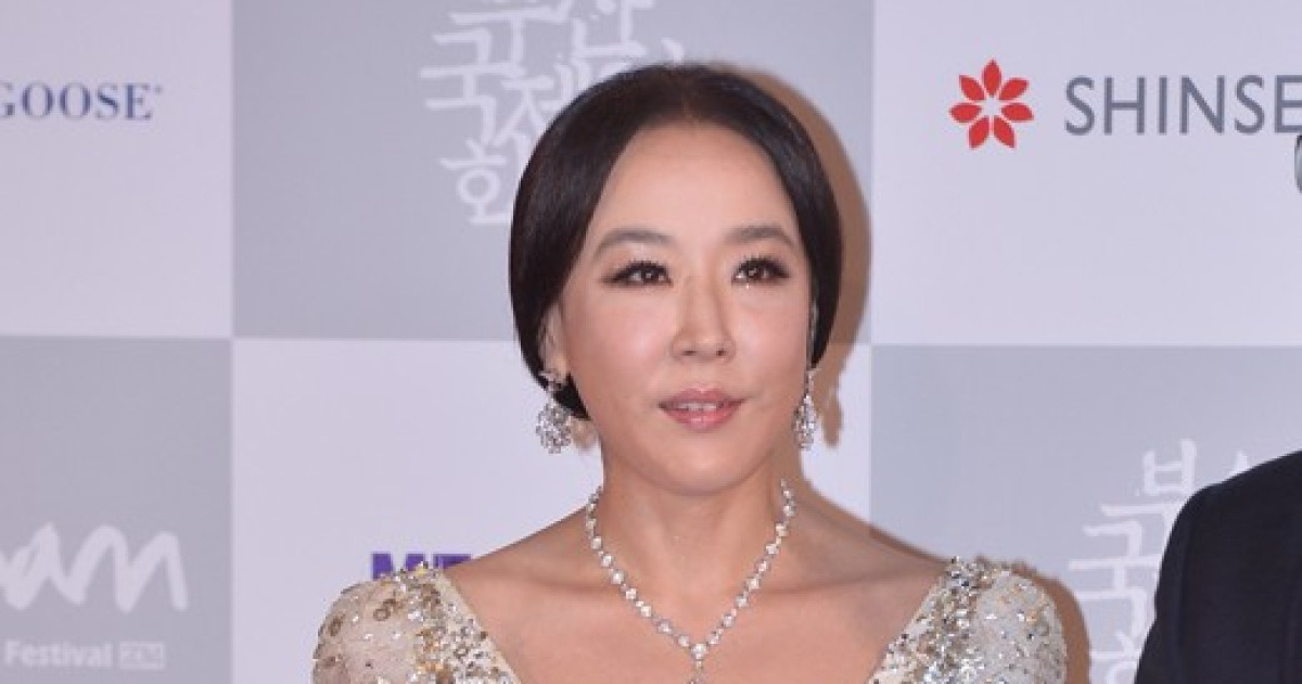 [T포토] 강수연 '여전히 우아한 미모'(19th BIFF)