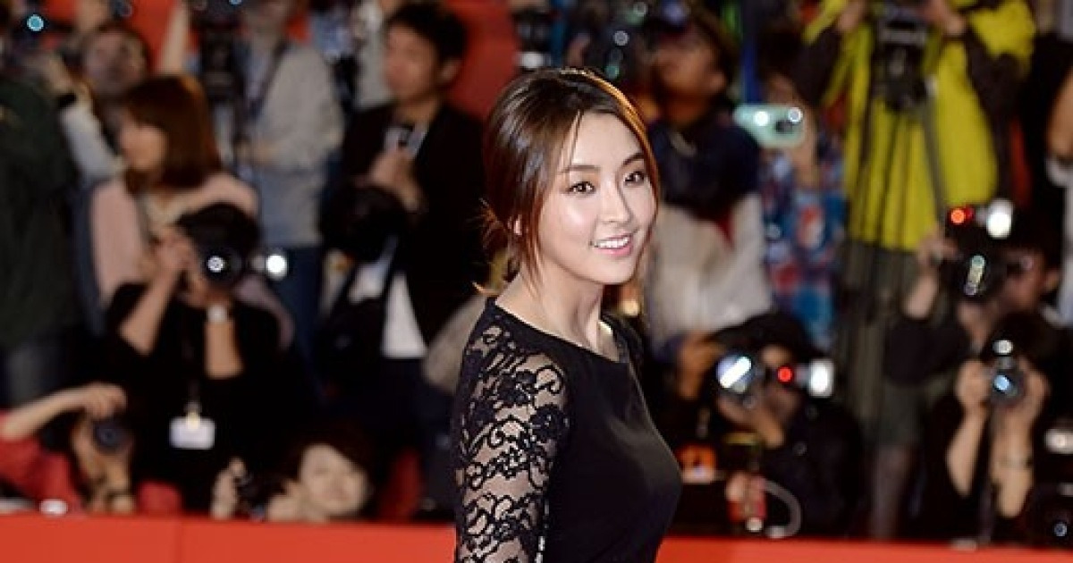 [T포토] 정유미 '레드카펫에선 또다른 우아함이~'(19th BIFF)