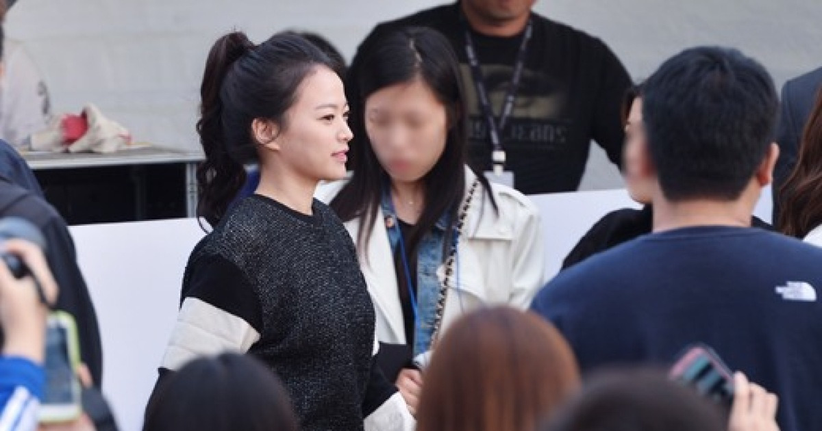 [T포토] 천우희 '인파 사이에서도 빛나는 미모'(19th BIFF)