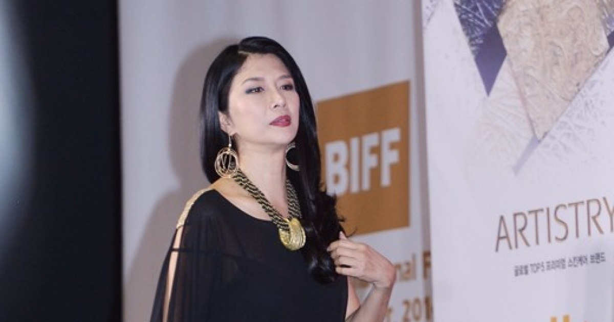 [T포토] 오가려 '고혹적인 입장'(19th BIFF)