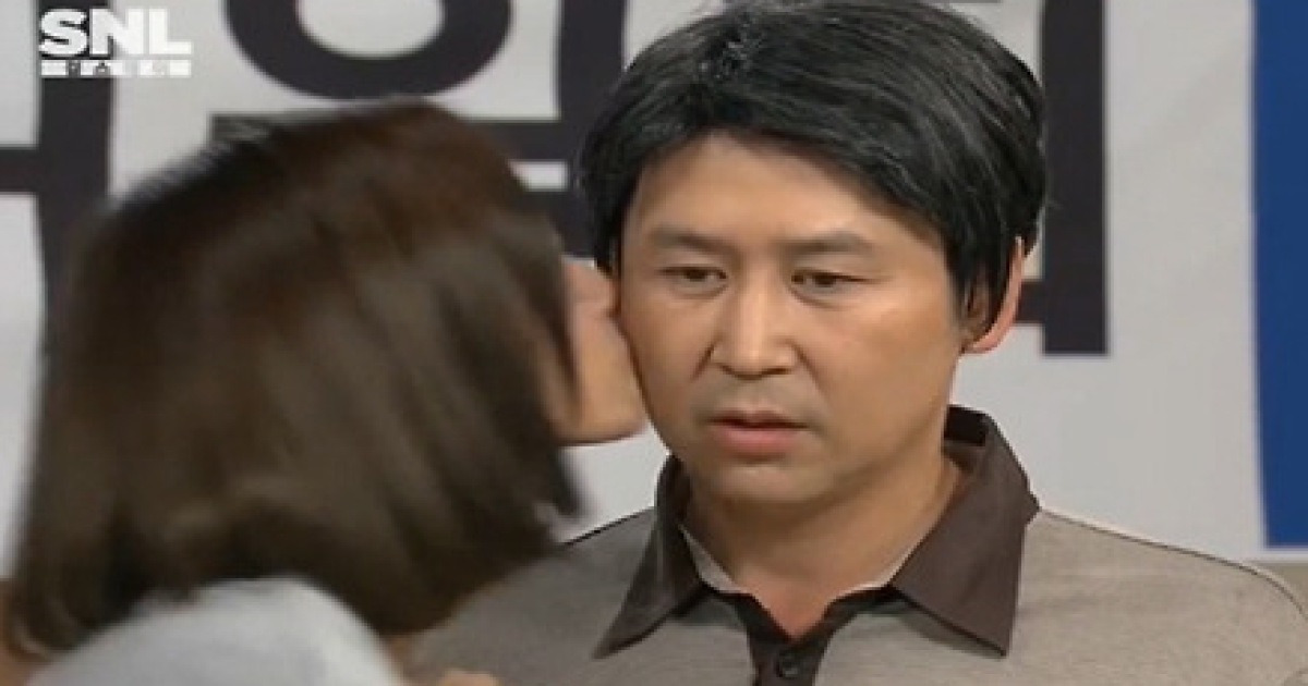 'SNL코리아' 신동엽, 걸스데이 혜리 뽀뽀 세례에 빨개진 귀 '폭소'