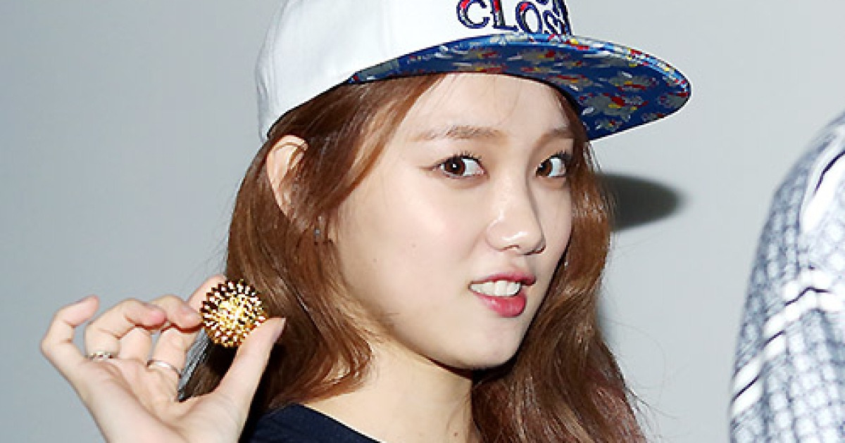 [bnt포토] 이성경 '이것도 패션쇼 아이템이에요~' (서울패션위크)