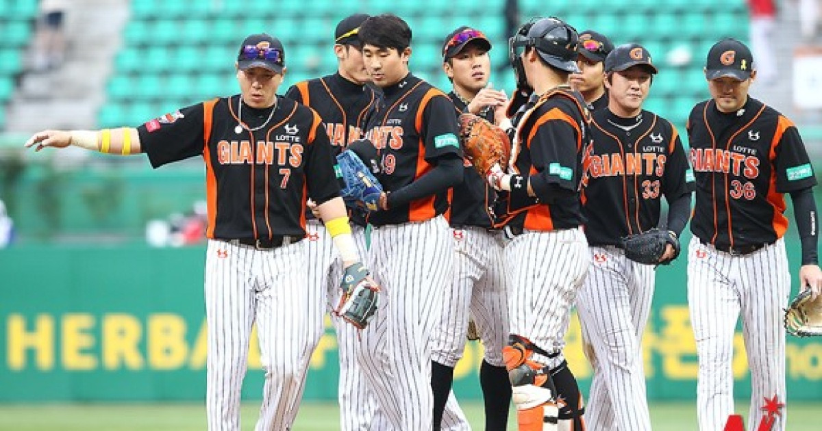 롯데 선수단, 성명서 발표 "이문한 부장 오고 불화 시작됐다"