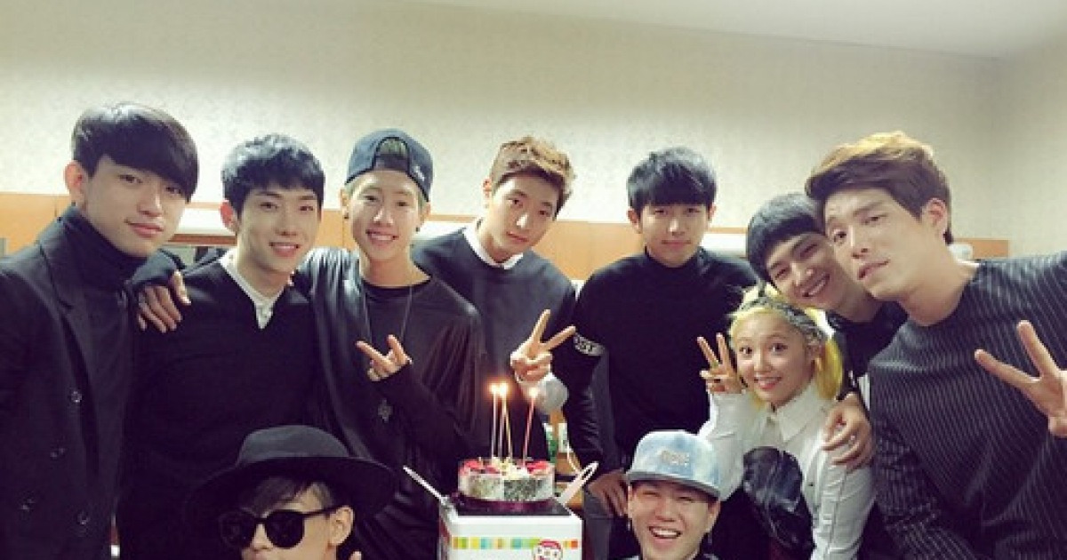 2AM 컴백에 JYP 총출동, '갓세븐부터 미쓰에이까지'