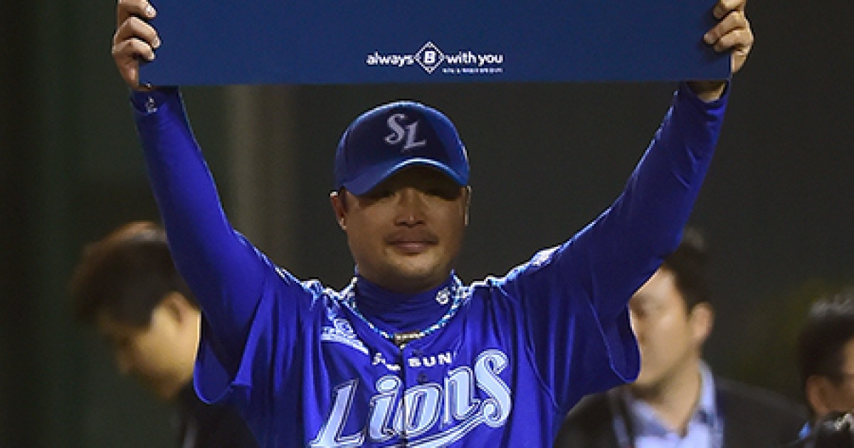 박한이 '극적 투런포에 KS 3차전 MVP'[포토]