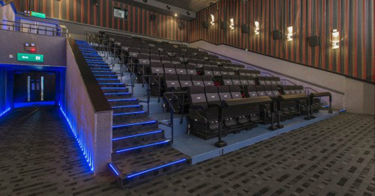 CGV 4DX 상영관 인도서 첫 선