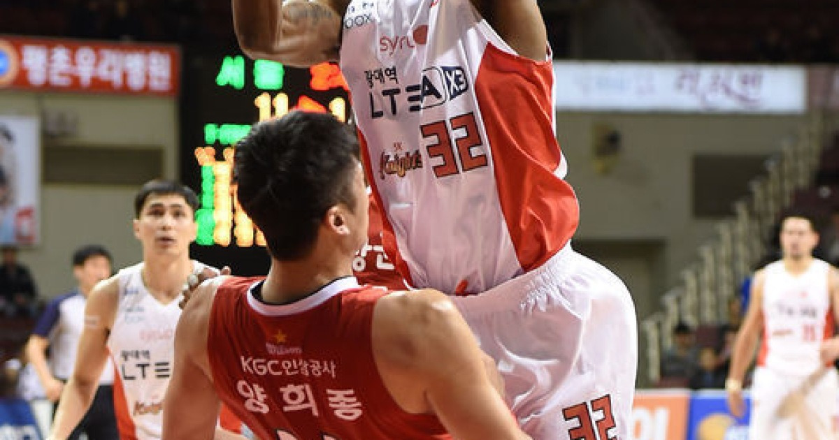 '헤인즈 19점' SK, KGC 대파하고 8연승 질주..1위와 1경기차