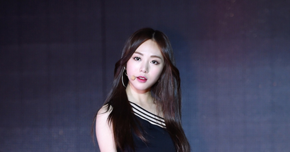 AOA 민아, 부친상, "큰 슬픔에 빠져"..모든 일정 중단