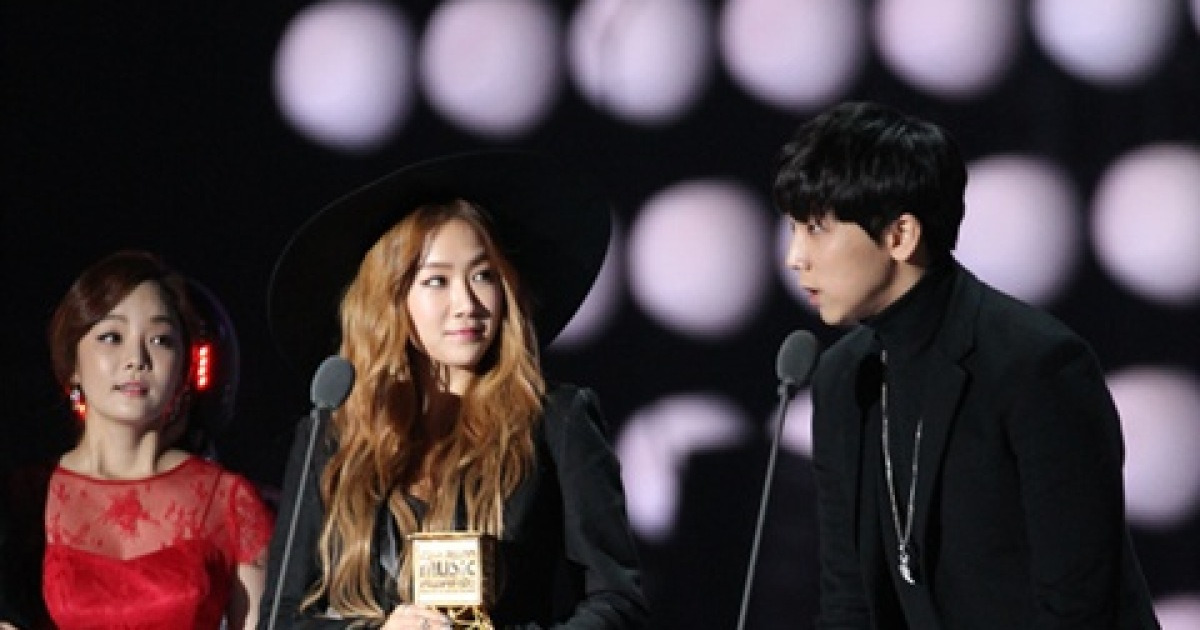 [2014 MAMA] 소유·정기고 '썸' 베스트 콜라보