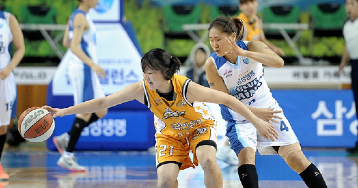 [WKBL] KB 김진영, '다행히 안뺏겼네.'