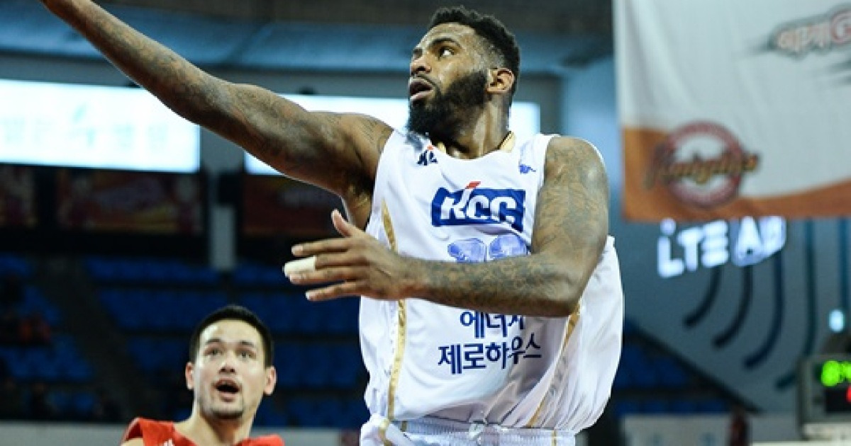 '윌커슨 31득점' KCC, SK에 82-72 勝..2연승 달성