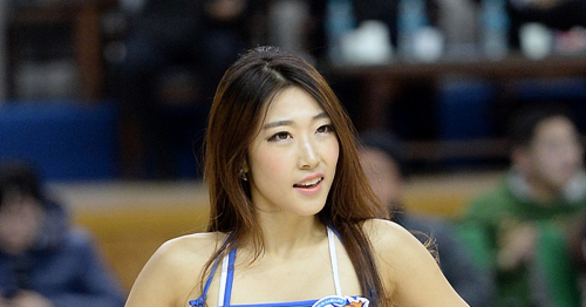 [WKBL] 치어리더, '뱃살 귀요미'