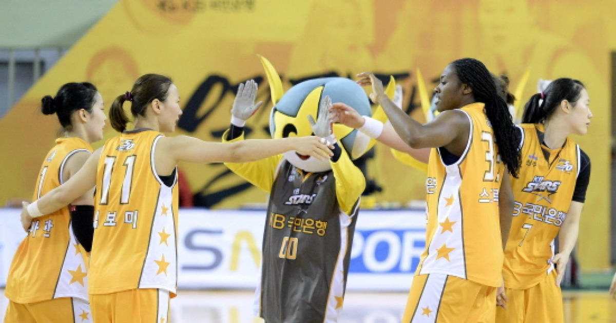 [게임 리뷰] '내외곽의 조화' KB스타즈, '아쉬운 집중력' KDB생명